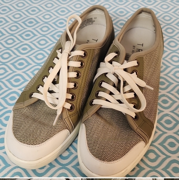 Traq by Alegria | Shoes | Traq By Alegria Sneaq Sneaker Preppy Walking ...